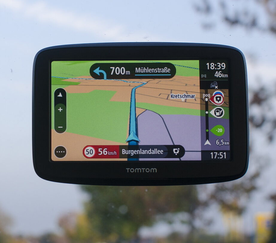 Aldi Nord Angebot: Günstiges TomTom GO Basic 5 Zoll Navigationsgerät ...